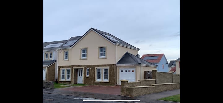 Modern 4 Bedroom,large Garden Area And Driveway. - Crail