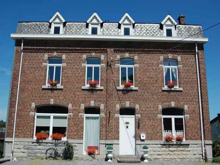 Mooi Vakantiehuis Met Ruime Parkeergelegenheid - Nassogne