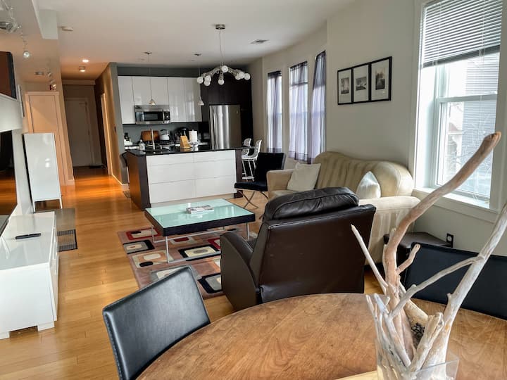 Bright &Large 2br W/ Central A/c & In-unit Laundry - Cambridge, MA