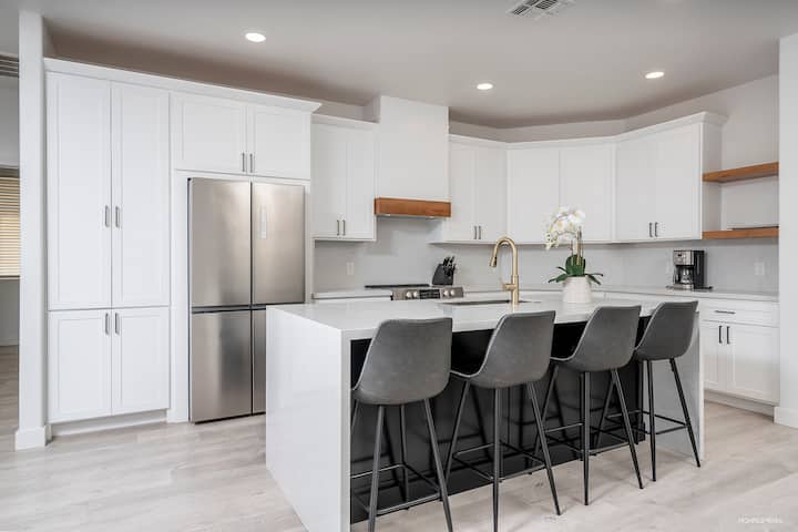 Luxury 3 Bed 2 Bath Fully Furnished Home-location! - Tempe, AZ