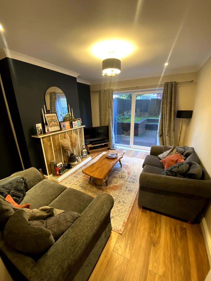 Comfortable Home/good Workspace/big Garden - Hinckley