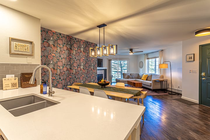 Modern 2b/2b Condo W/ Garage, Walk/ride To Gondola - Steamboat Springs, CO