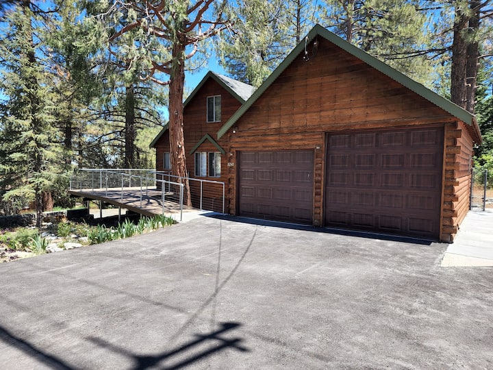 Lovely 4-bedroom Cabin Near Mt. High Ski Resort - Wrightwood, CA