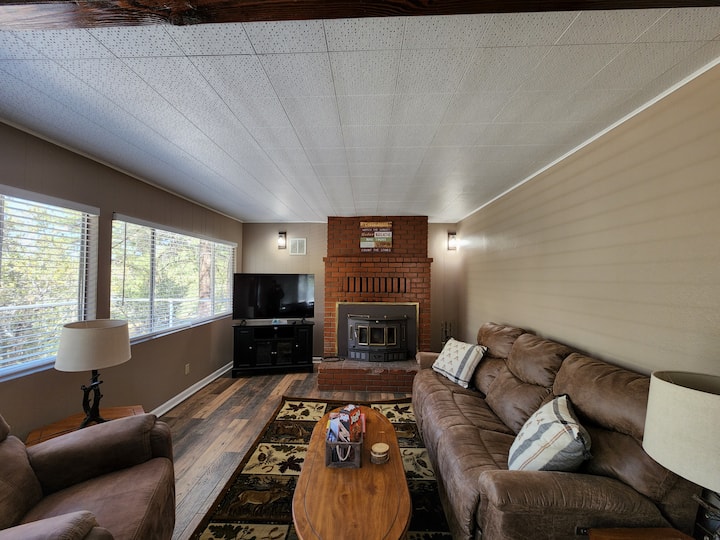 Lovely 4-bedroom Cabin Near Mt. High Ski Resort - Mountain High Resort, CA