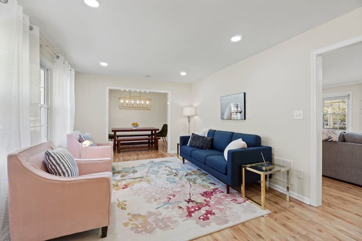 Azalea Place- Family Friendly, 15min to DT w/ Pool - Houses for Rent in ...