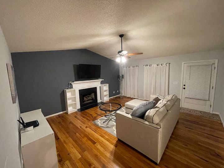 Cozy Private Bedroom And Bathroom Walkable To Lake - Cumming, GA