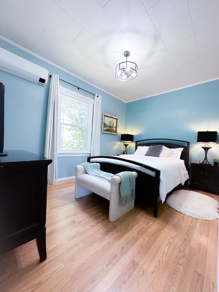 Tacoma Cozy 3 Bedroom Craftsman: Centrally Located - Tacoma, WA