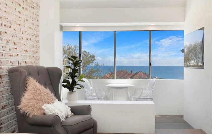 Stunning Ocean Views Seconds To The Beach - Cottesloe