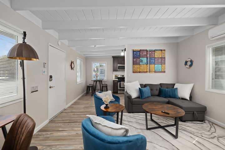 ★Astonishing Harbor 1b1b Themed House W/ King Bed★ - Long Beach, CA