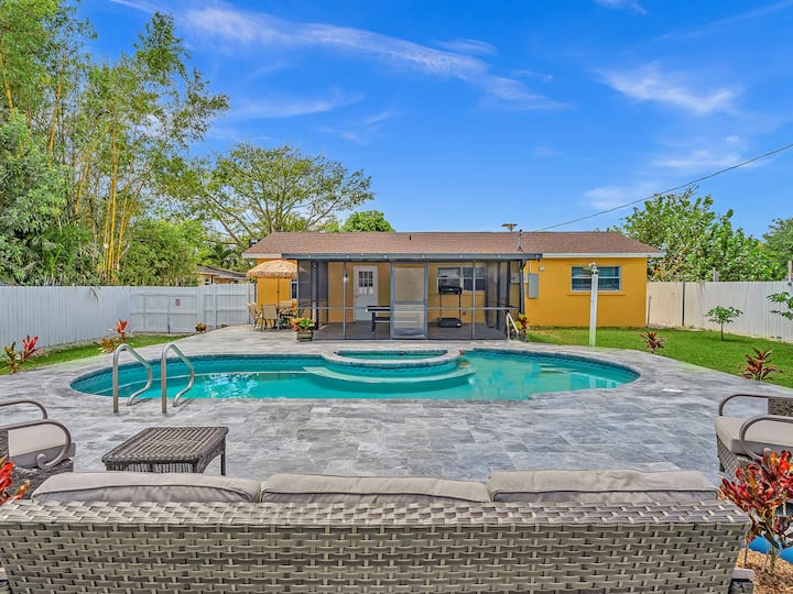 6br Oasis W/ Private Pool •Near Beach & Casino Fun - Sunrise, FL