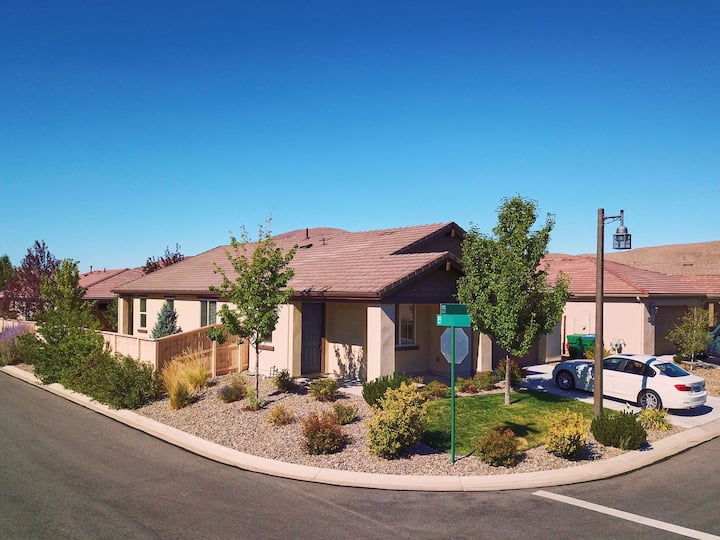 Upscale House, Tahoe 30-min W/ Cal King + 65" Tv - Reno, NV