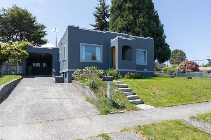 The Gray House In Pa (Central, 3brs/2den, Sauna) - Port Angeles, Washington