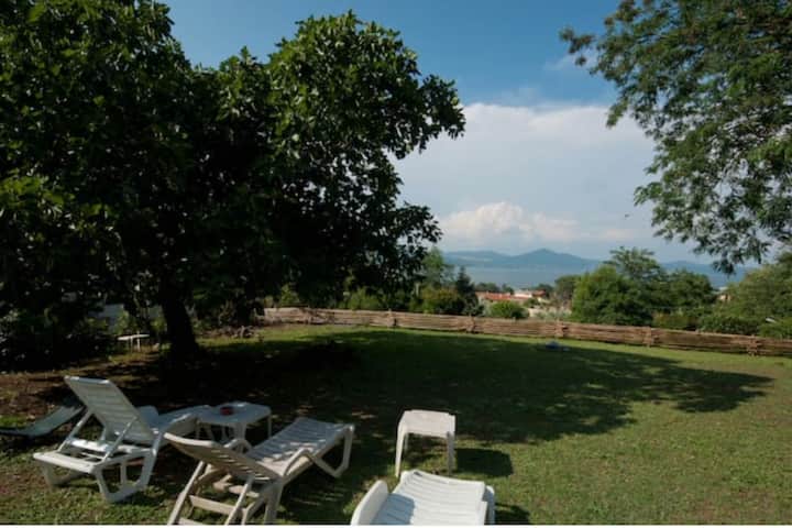 Between Castle And Lake: Our Little Vintage Villa - Bracciano