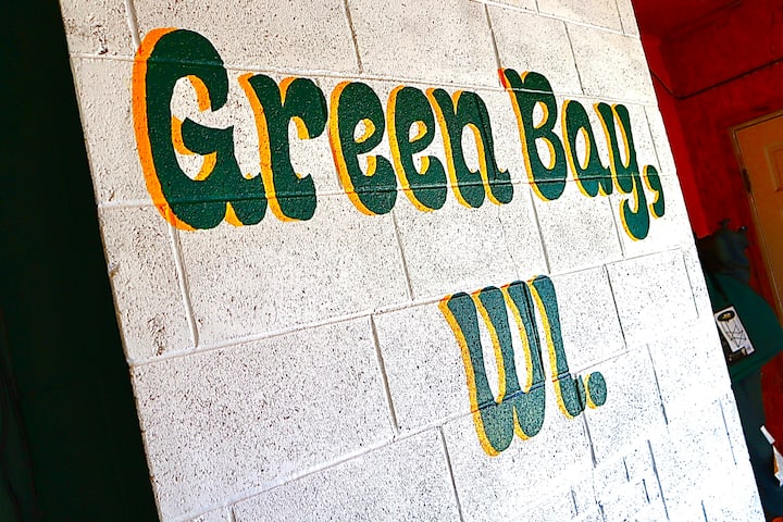 *King Bed* Packers House 4 Streets Behind Stadium - Green Bay, WI