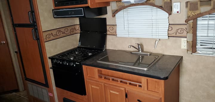 Cozy Private Rv With Kitchen - Coachella, CA