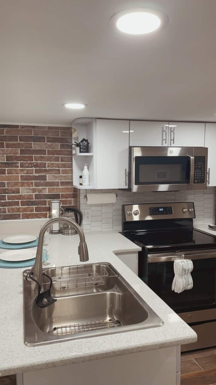 Caved Inn Cozy 2br 1ba - Near Beaches & Ubs Arena - Lido Beach, NY