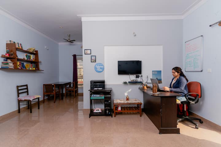 Single Bedroom & Bath In A Shared Flat(storystay) - Mysuru