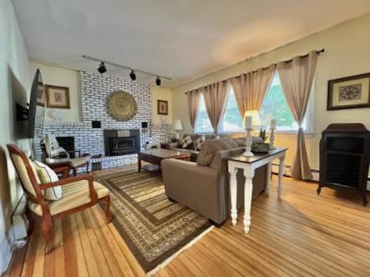 Ski, Golf, Hike Or Relax!
Great For Wedding Guests - Roxbury, NY