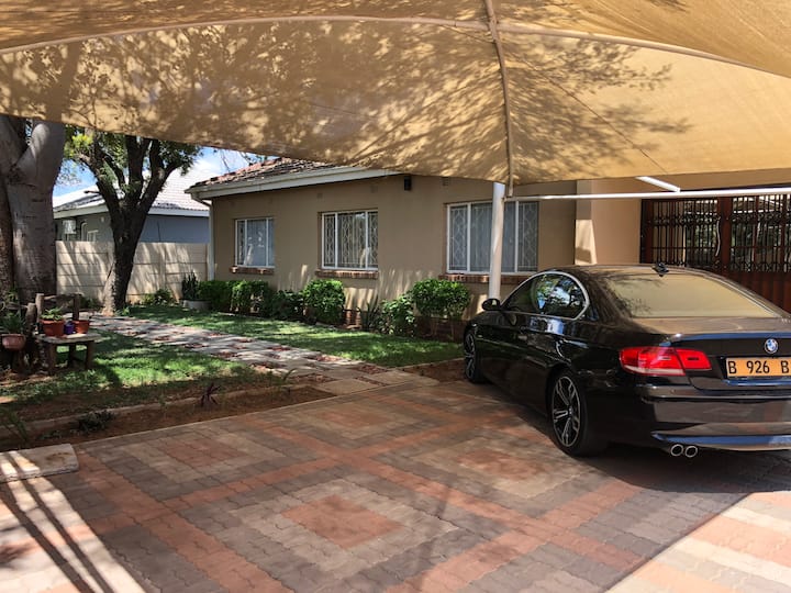Secure, Peaceful 3‑bedroom Getaway With Aircon. - Gaborone