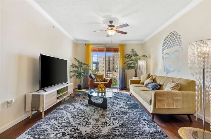 2-bedroom In Rosemary Sq. - West Palm Beach, FL