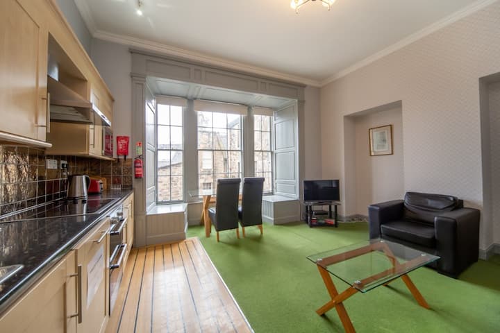 2 Bed 1 Bath Apt On Royal Mile - Edinburgh