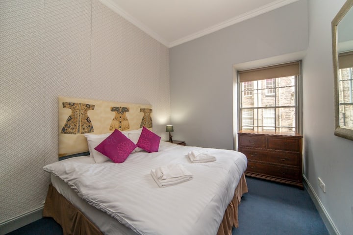 2 Bedroom 1 Bathroom Apartment, Royal Mile - Édimbourg