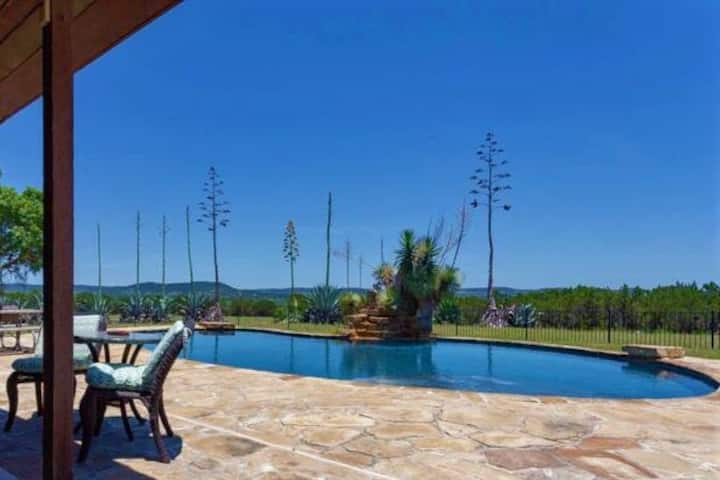 Views! Pool, Hot Tub, Fishing Pond, Sleeps 17! - Bandera, TX