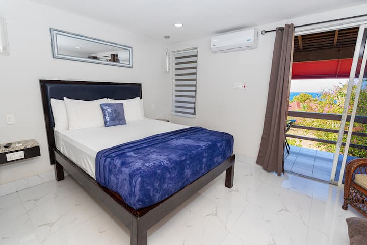 Vacation Studio Sea View Best Balcony Location - 몬테고베이