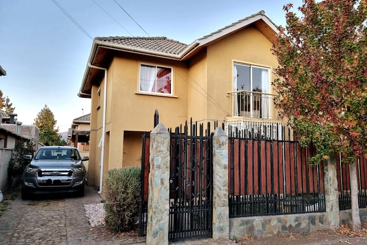 Cómoda Y Tranquila Casa En Un Barrio Familiar! - Santa Cruz, Chile
