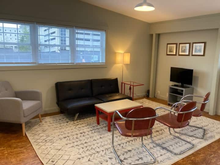 The Loft: A Hip Urban Studio In A Great Location - Bloomington, IN