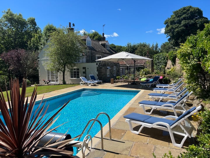 Large 6 Bedroom House Heated Pool +12 Person Sauna - Ripon