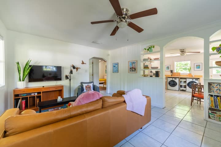 Bright Bungalow Near Hip West King Strip - St. Augustine
