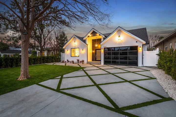 Universal Studios Home With Pool And Jacuzzi - Burbank, CA
