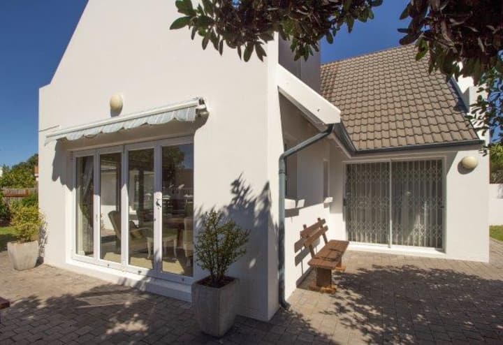 George Road - Family House Centrally Located - Saint Francis Bay