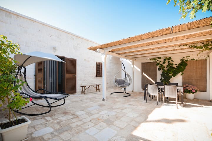 Boschetto In Valle D'itria: Carrube - Cisternino