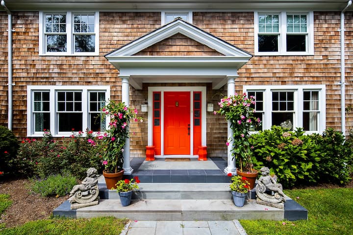 Modern Fairytale East Hamptons 6 Bedroom Home - East Hampton