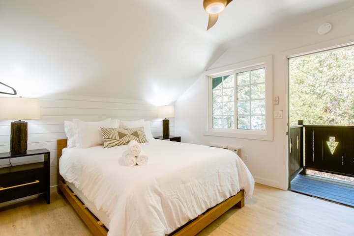 Queen Studio In Lush Forest Of Boutique Hotel 🌲 - San Bernardino, CA