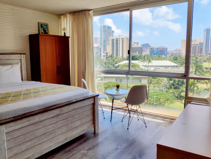 Inn 601 Close To Convention Center & Shops W/ Pool - Honolulu, HI