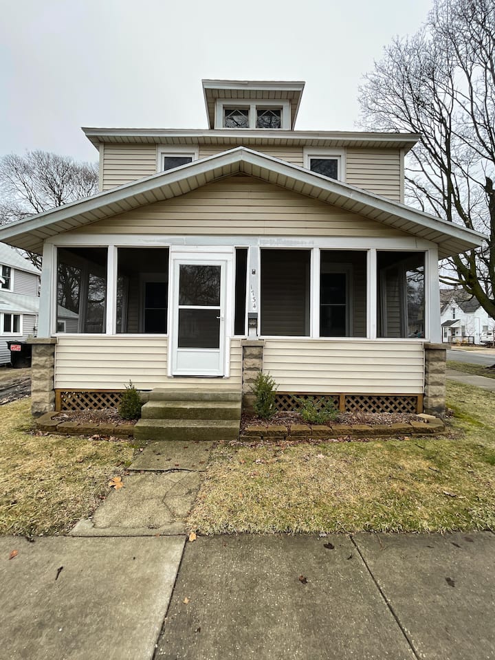4 Bedroom Home With Screened Front Porch - Grand Rapids, MI