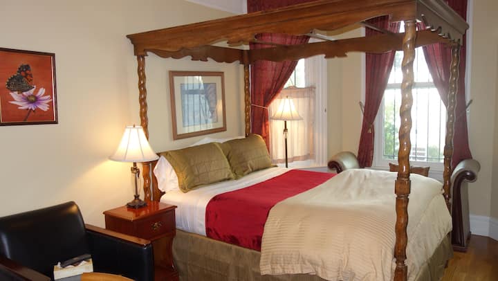 Charming Victorian 3-bdrms-2ba, Parking, Location! - San Francisco, CA