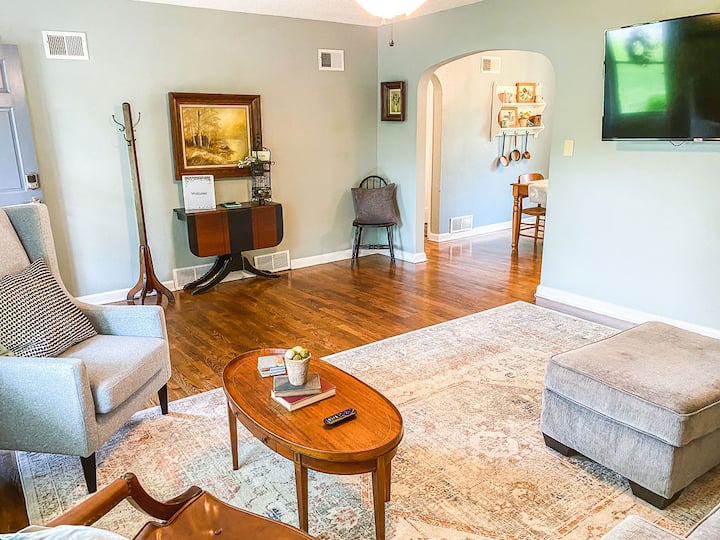 The Aviary Cottage: Bunkbed, Near Park, Fullfence - Strafford, MO