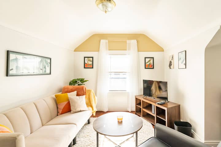 Rochester Chic Top Floor Apartment - Rochester, NY
