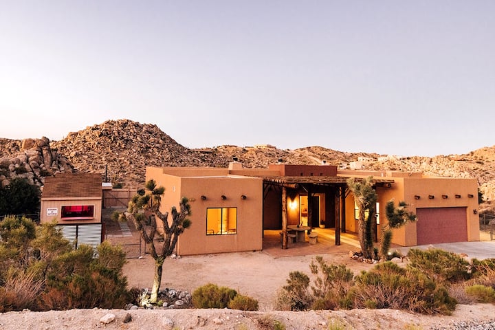 Tranquil Desert Getaway: Modern Adobe Vibes + Pool - 絲蘭谷