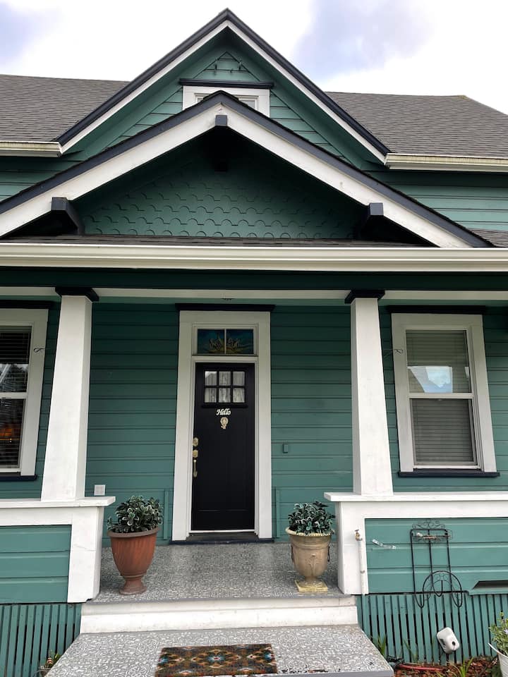 Charmingly Restored Home In Downtown Coos Bay - Coos Bay, OR