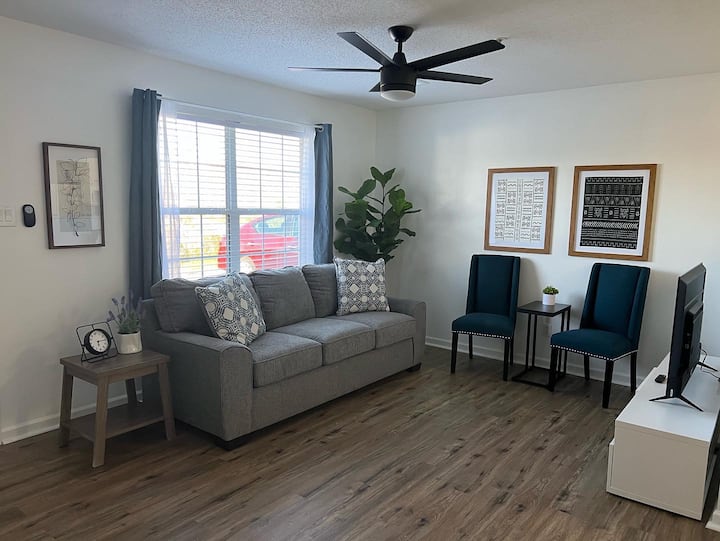Adorable, Conveniently Located Maryville Charmer. - Maryville, TN