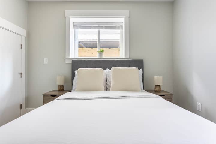 Beautiful 1 Bedroom With A Private Bathroom - Langley