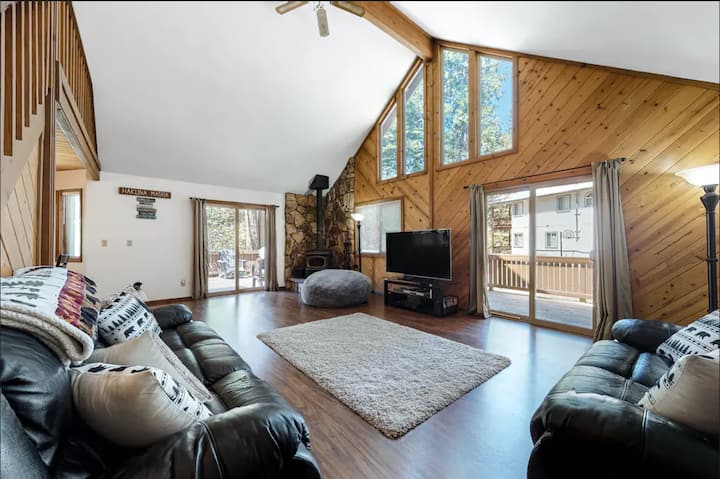 Godhan Dham - Spacious 3-bedroom Meadowview Chalet - California