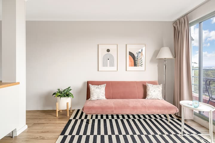 Georgina: Mid-century Modern Poolside Stay - Sydney