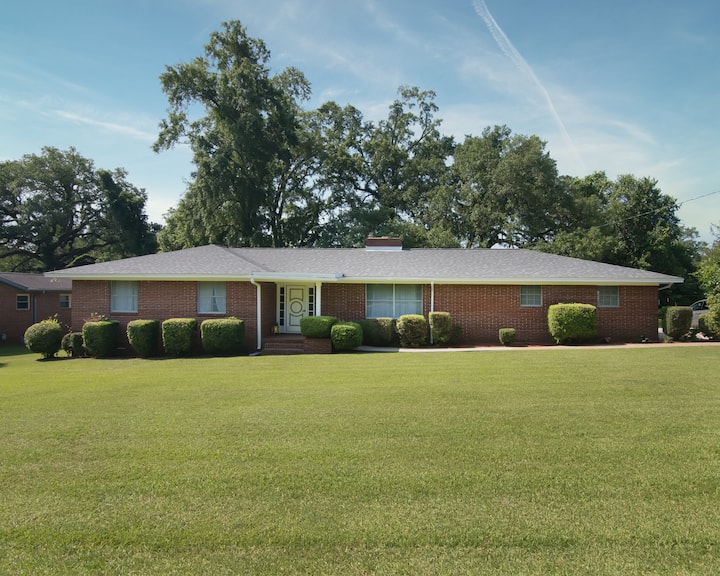 Spacious 3 Bedroom Home With Patio - Tallahassee, FL