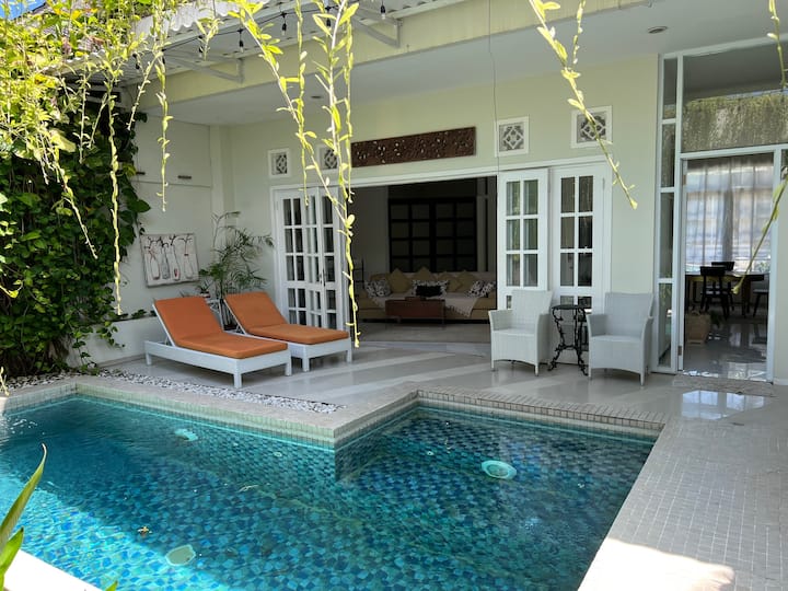 Artistic One-bedroom Apartment With Courtyard Pool - Kuta